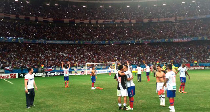 A Torcida do Bahia fez bonito na Fonte Nova empurrando o Bahia para ...